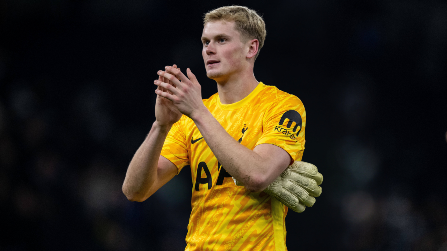 Kinský shows up new teammates as tunnel footage emerges from Tottenham win